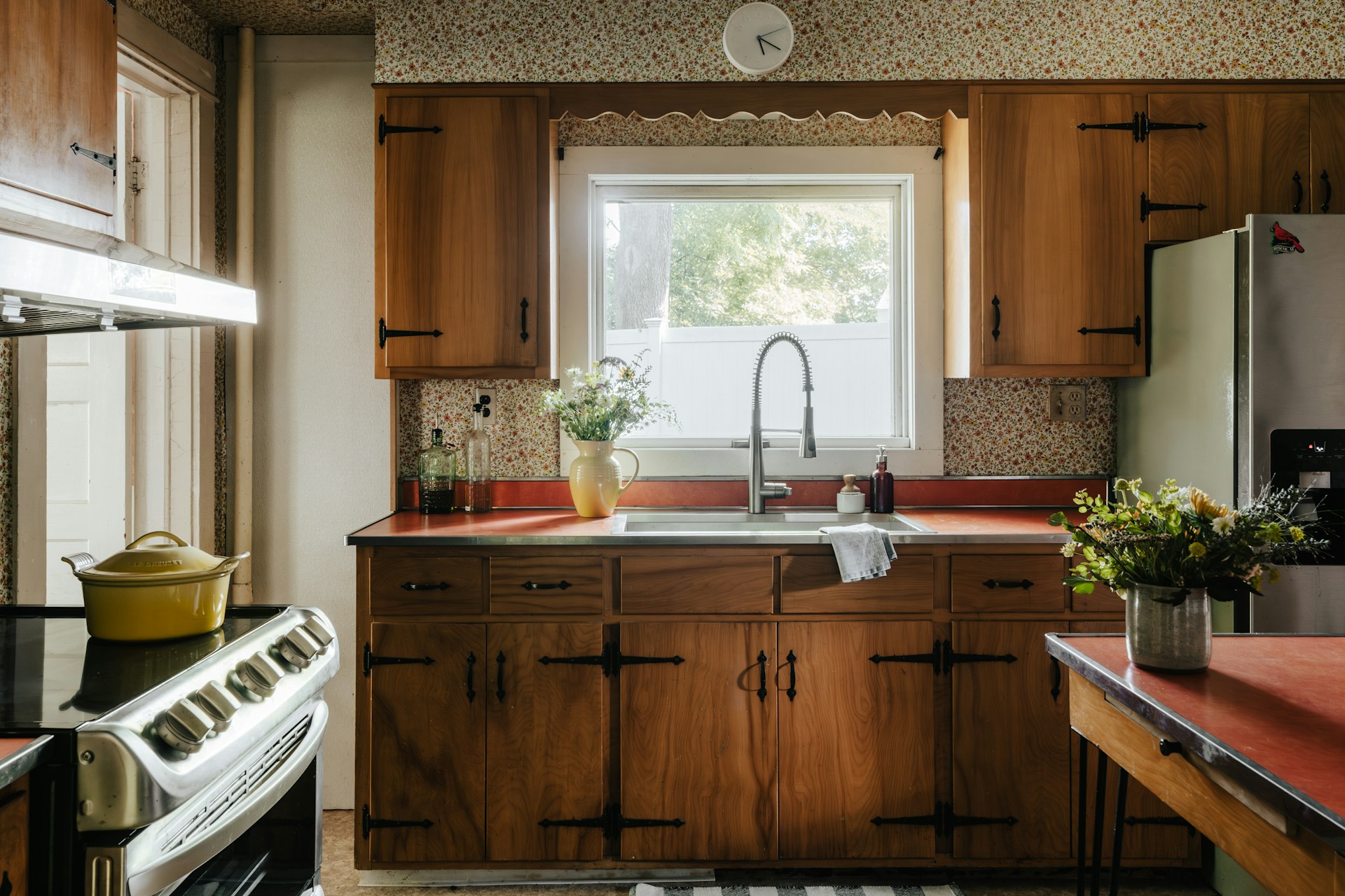 How to Clean Greasy Kitchen Cabinets: Easy Tips for a Sparkling Finish