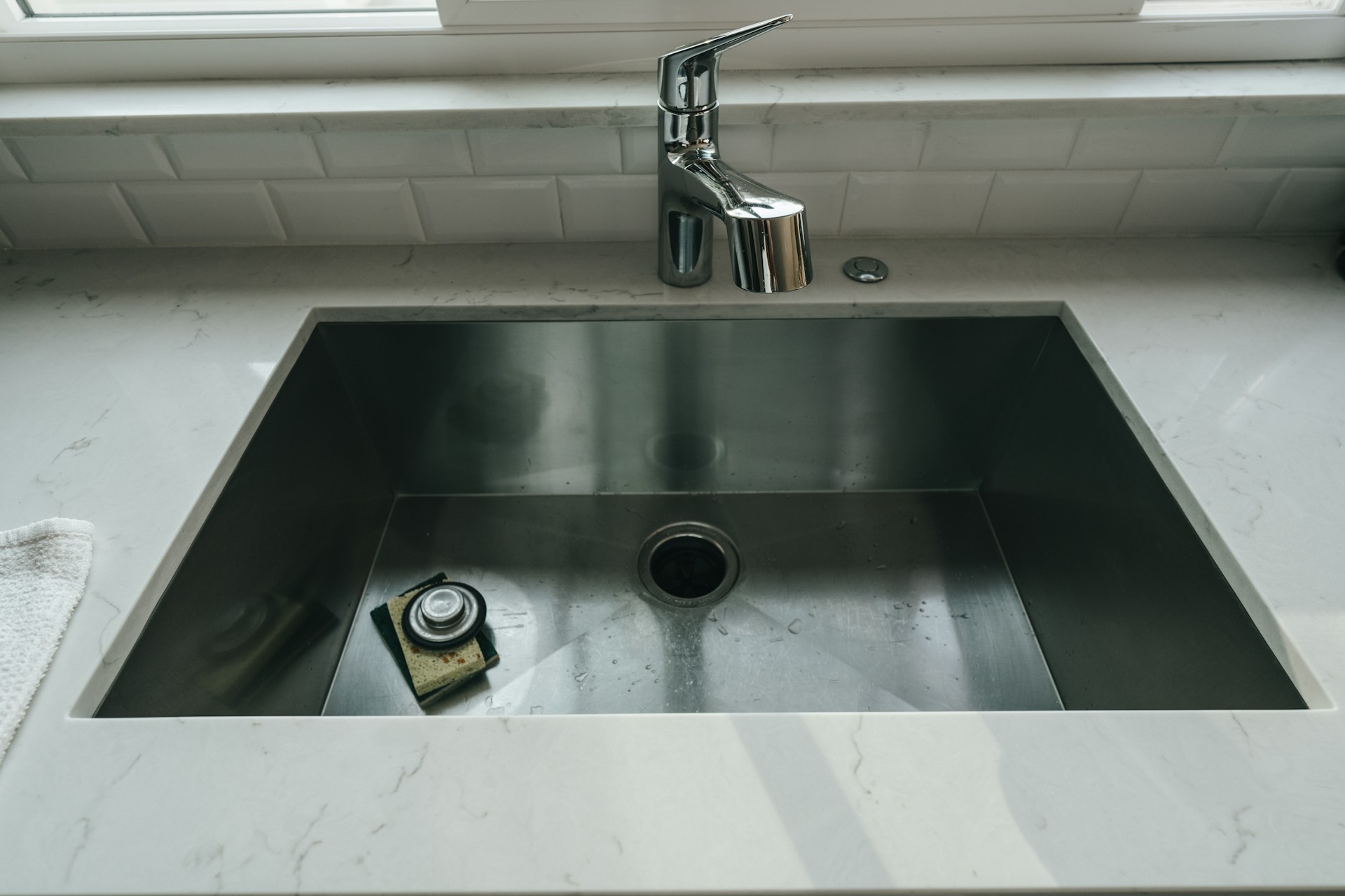 How to Clean a Kitchen Wash Basin: Step-by-Step Guide
