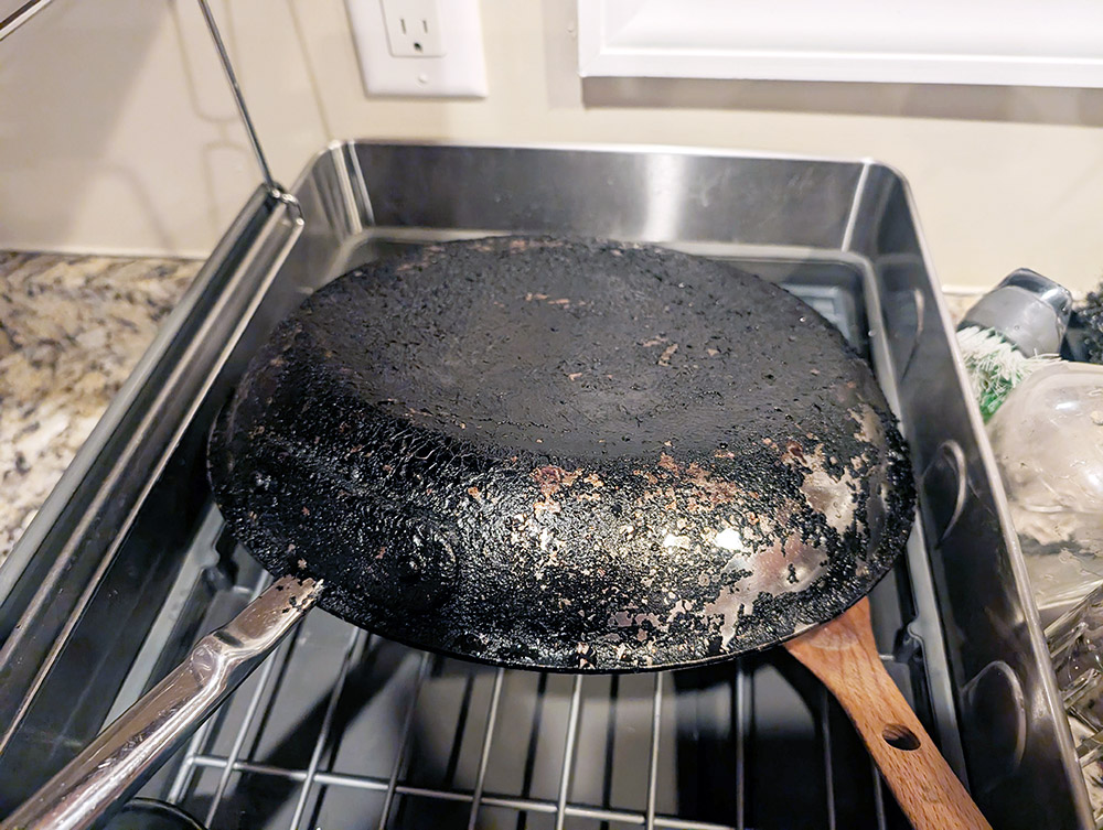 How to Easily Clean Frying Pan Bottoms in 5 Steps
