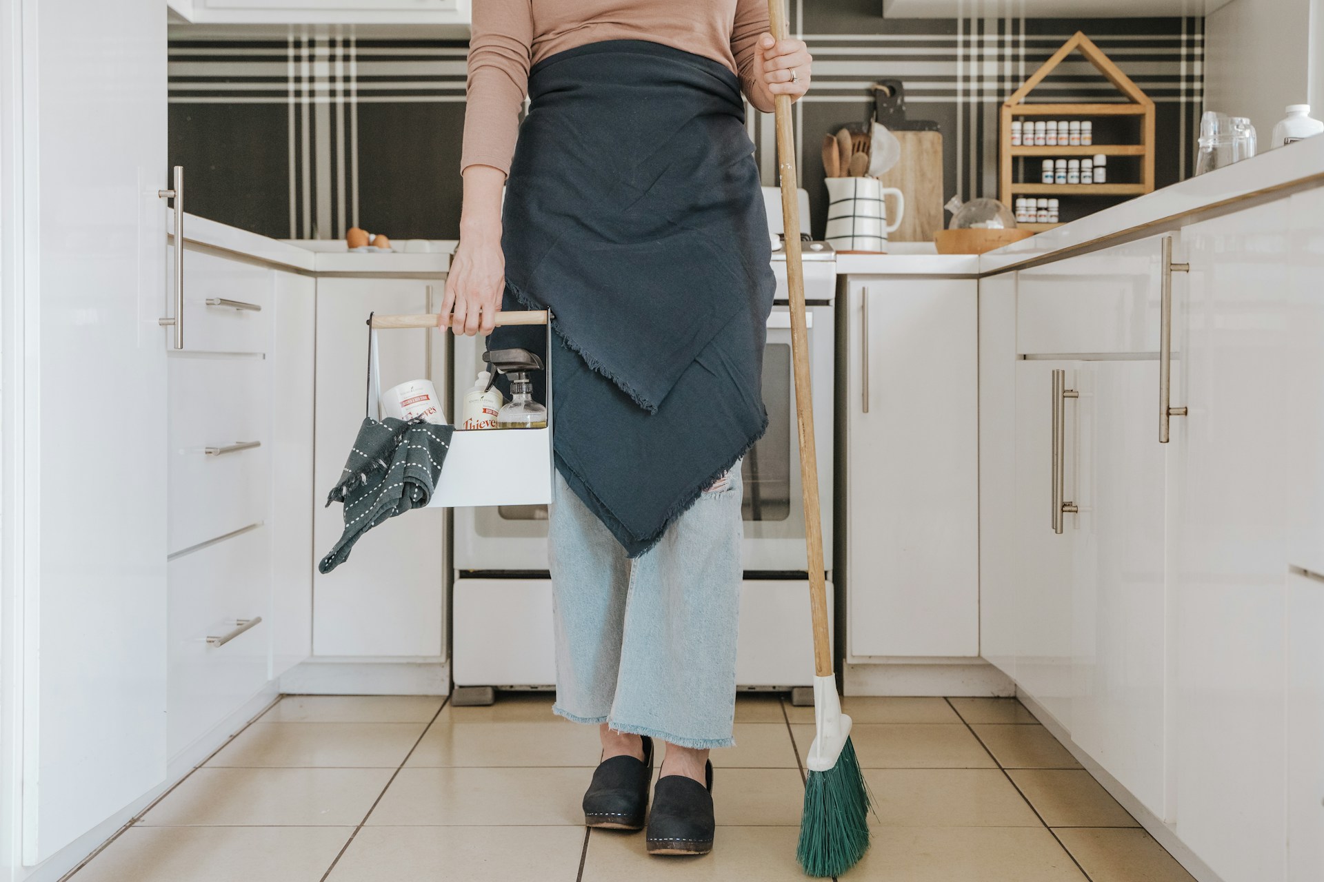The Right Way to Sweep a Floor: Techniques for Cleaner Home